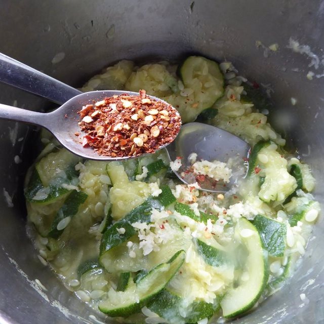 Italian Courgette pasta with a hint of Chilli | Quick Recipe | SoCook