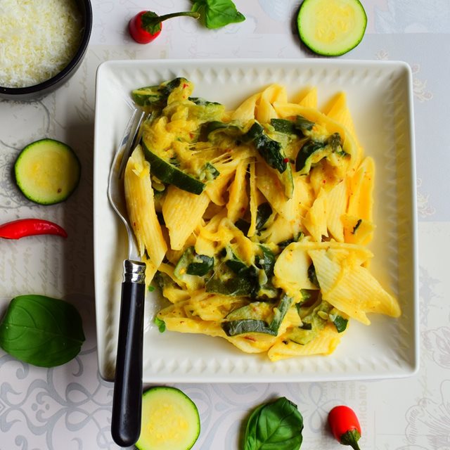 Italian Courgette pasta with a hint of Chilli | Quick Recipe | SoCook