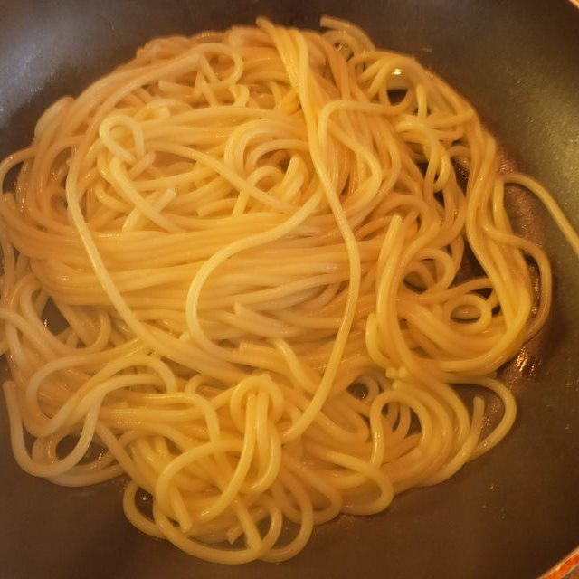 Spaghetti with a Fresh Tomato and Red Pepper Sauce | Recipe | SoCook